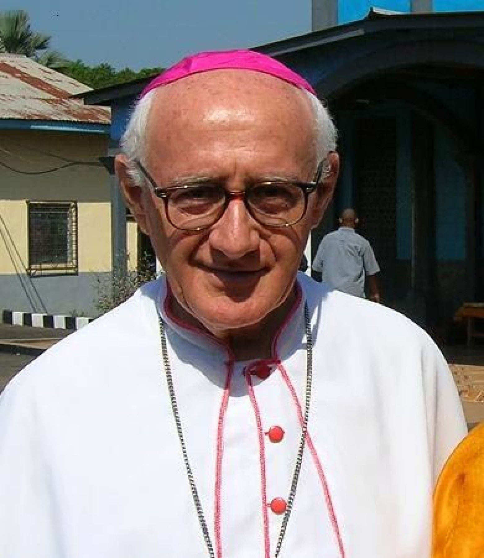 Hommages à George Biguzzi : l’évêque qui a milité pour la paix en ...