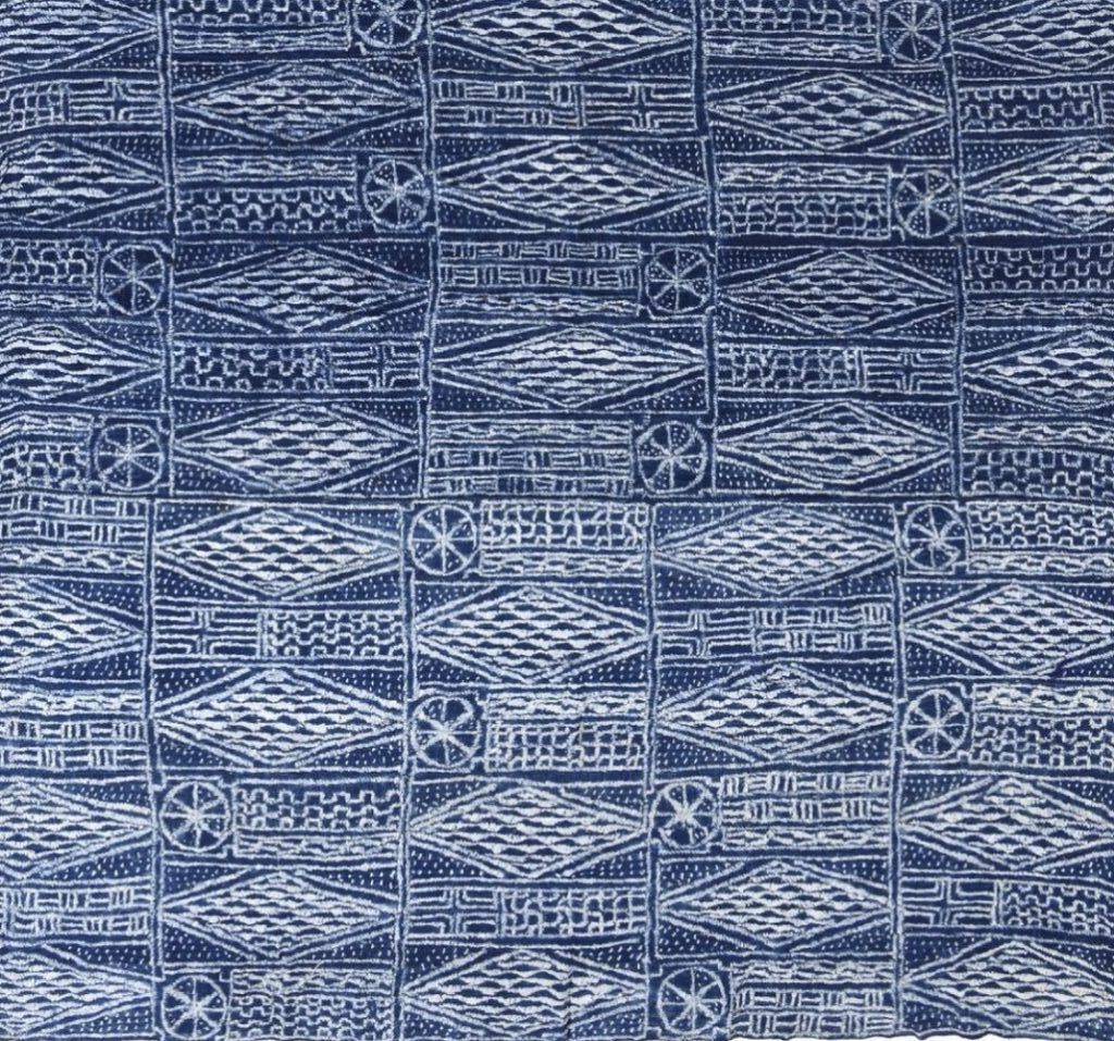 La vision symbolique de l’art figuratif dans la culture bamiléké : cas du tissu sacré appelé ...